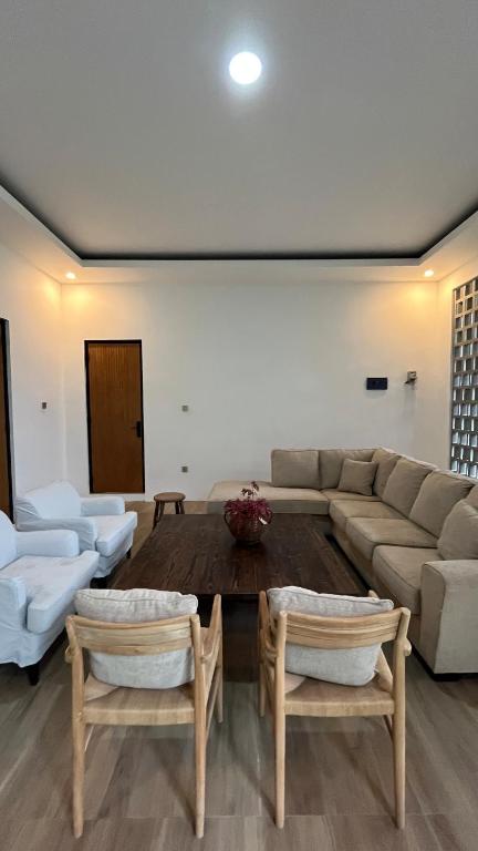 Lake Cottage Cozy Stay in Sentul City, Babakan Madang (harga dikemas ...