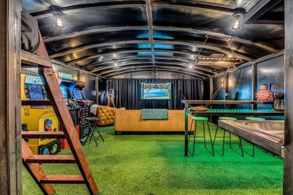 Underground Bunker, Adkins (precios actualizados 2026)