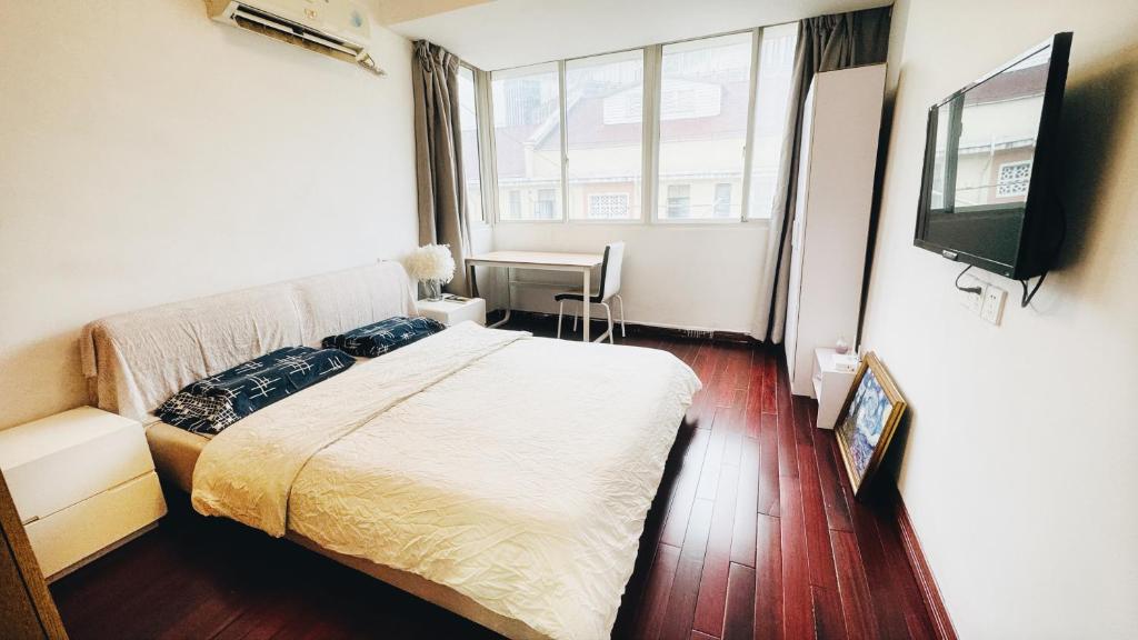 Lujiazui Minimalist Retreat 4 Min Walk to Metro Steps from Shanghai ...