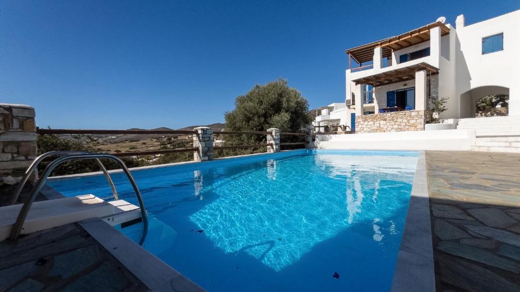 Cycladic Two bedroom House With a Shared Pool, Aspro Chorio Paros ...