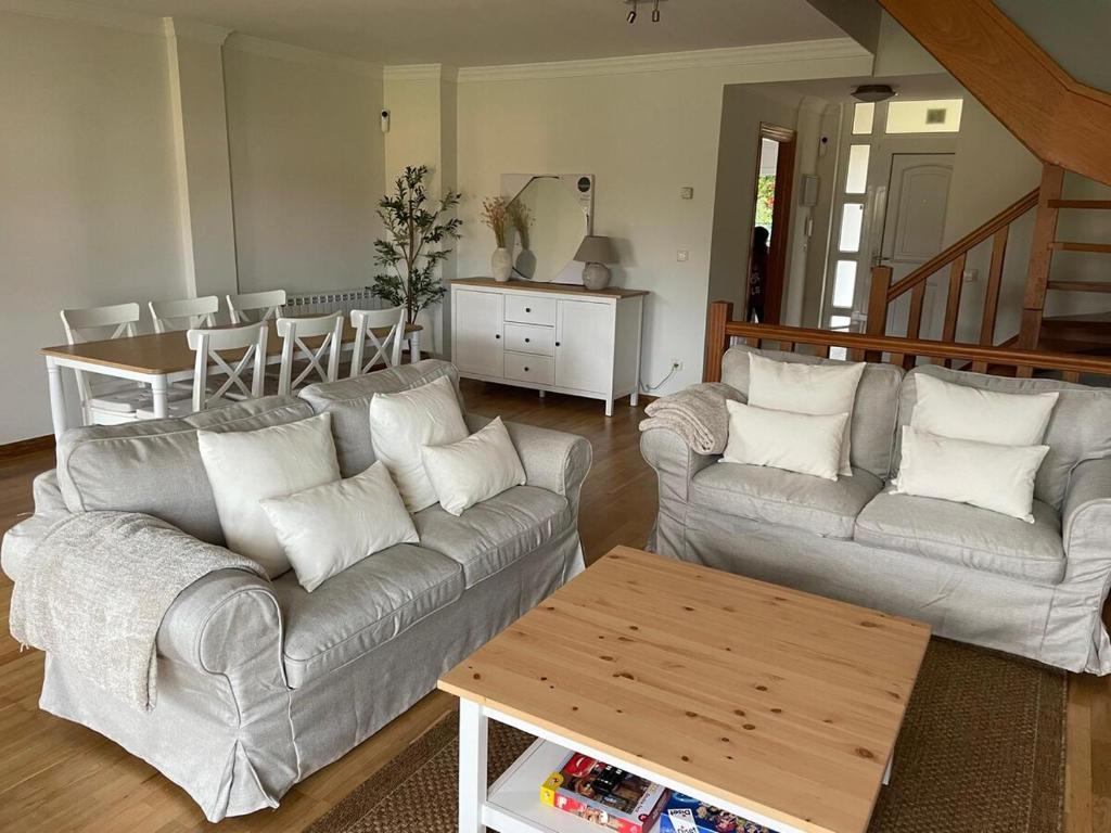 Cisneros Family House Garden Pool & Kids Area, Miengo (prețuri ...