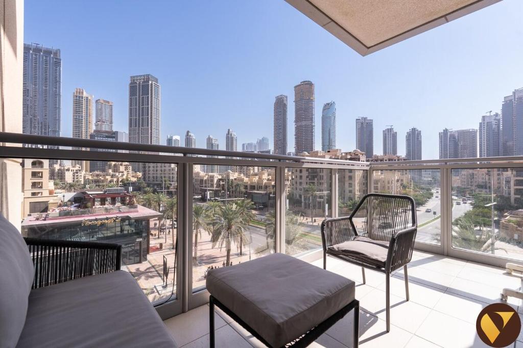 Vogue Downtown Burj Residence Near Dubai Mall and Burj Khalifa, Three ...