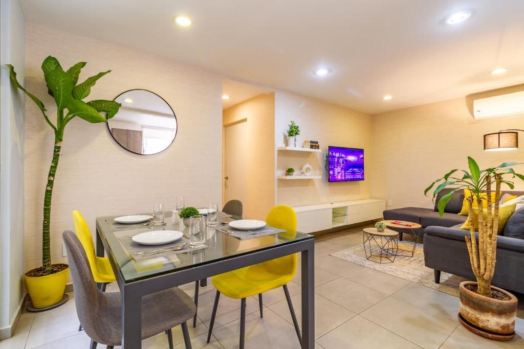 Hidden gem with AC balcony in trendy Roma Norte، مدينة ميكسيكو (أسعار ...