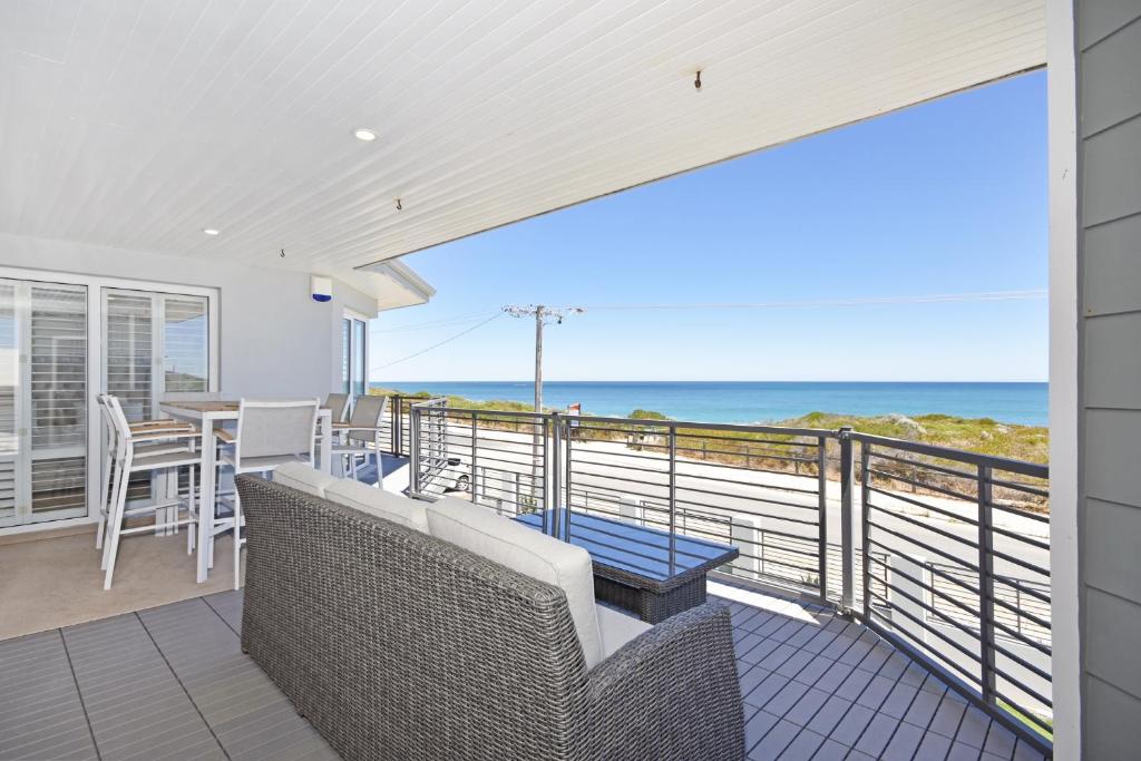 Ocean Oasis Beach House with Pool, Yanchep (tarifs actualisés, 2026)