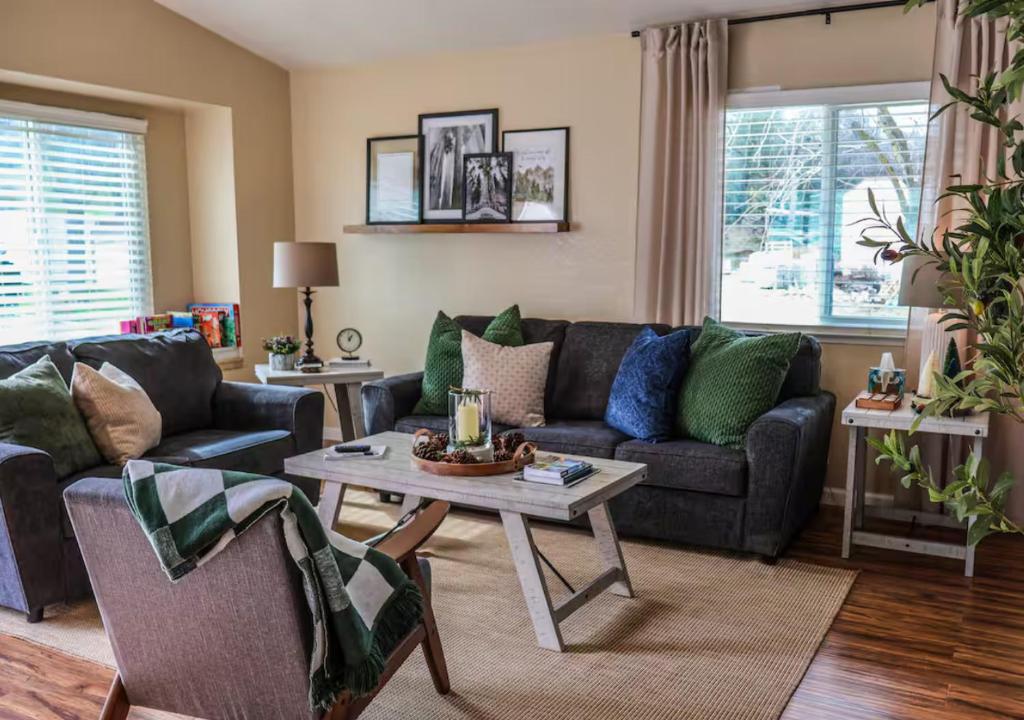 Mountain Retreat 4 Miles to Park Entrance Steps to Dining, Three Rivers ...