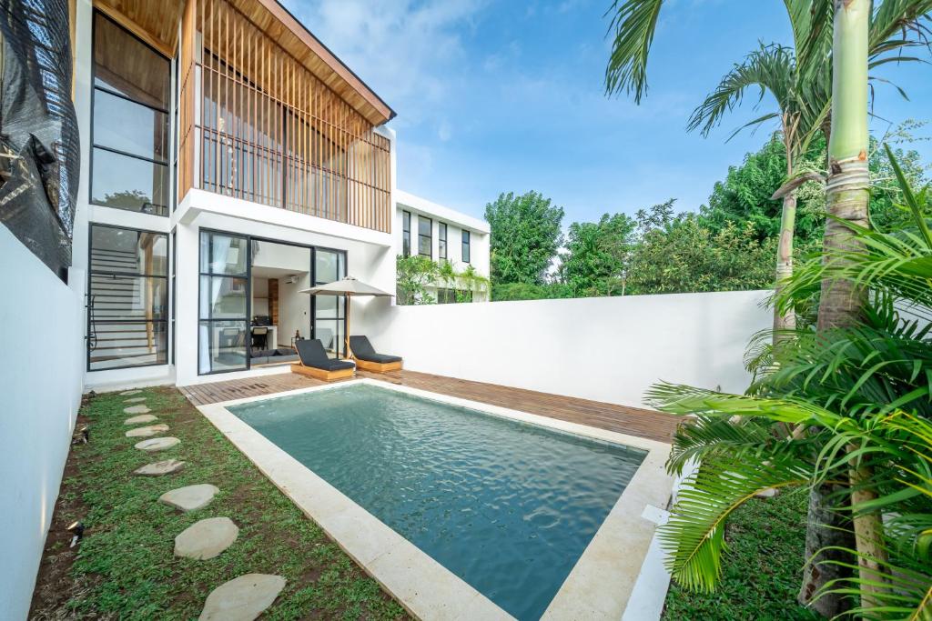 Modern 1BR Loft Villa with Private Pool Walk to Nunggalan Beach, Badung ...