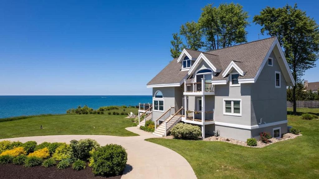 Sunset Haven with Hot Tub Lake Michigan Views Family Friendly, Glenn ...