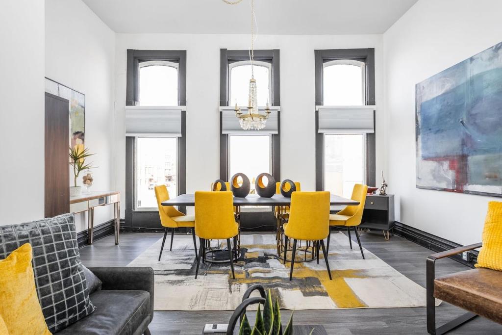 Luxurious Downtown Penthouse Great Views, Crawfordsville (precios ...