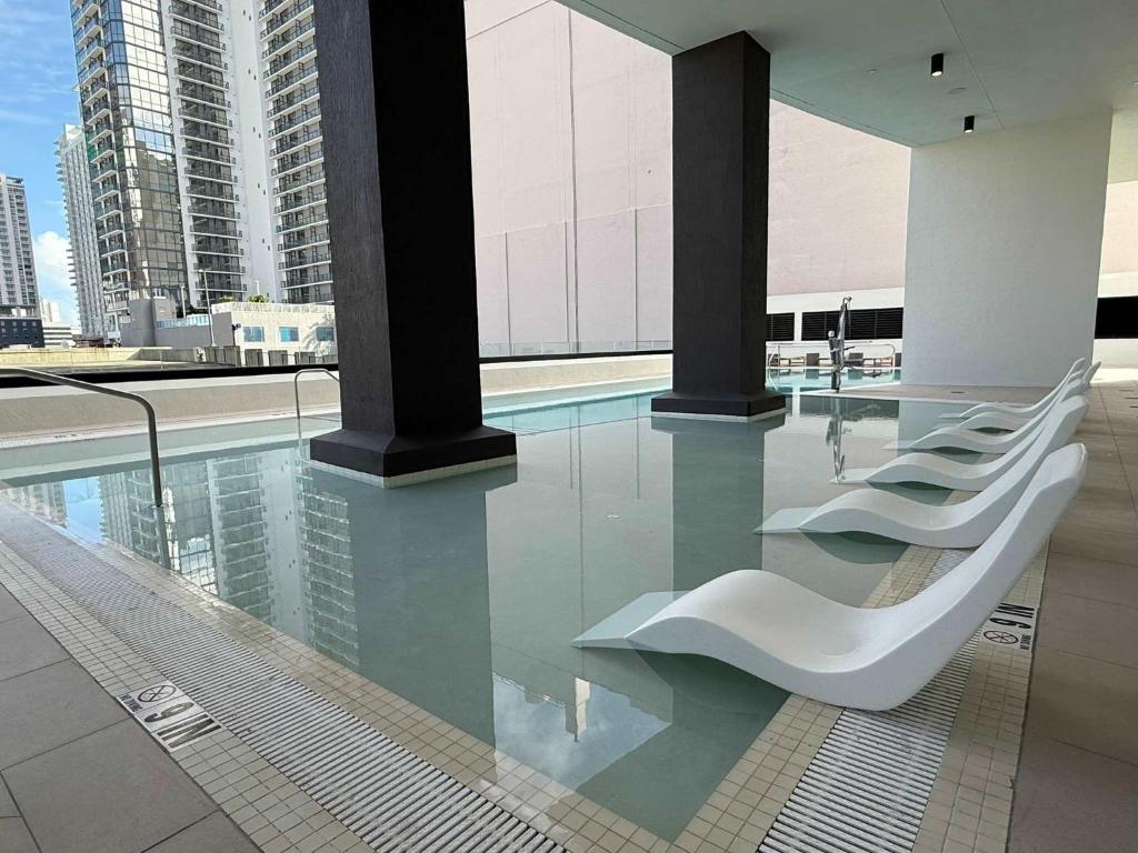 Downtown Miami 1BR Walk to Bayside Kaseya Gym Pool, Miami (tarifs ...