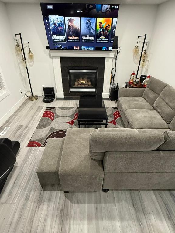 Family-Friendly Home in the Heart of Chestermere, Chestermere (updated ...