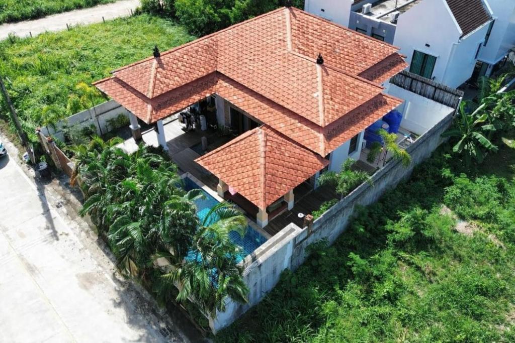 Balinese-Style Pool Villa - Big Garden - Close to Nai Harn & Rawai ...