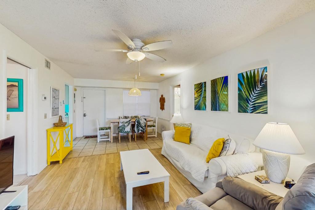 Sea Woods Condo 131 - Coastal Hide Away, New Smyrna Beach (precios ...