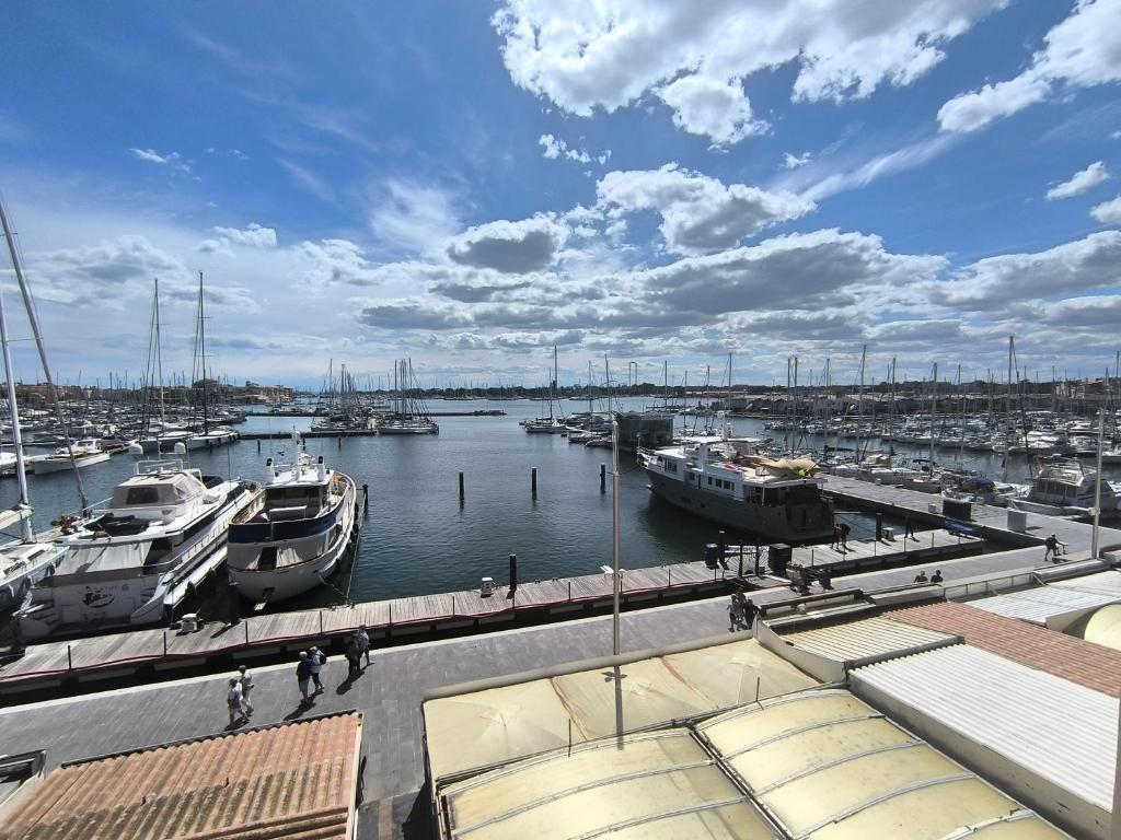 5060 CAP D'AGDE- 6 Pers - T2 loggia 1ère ligne vue port avec connexion ...
