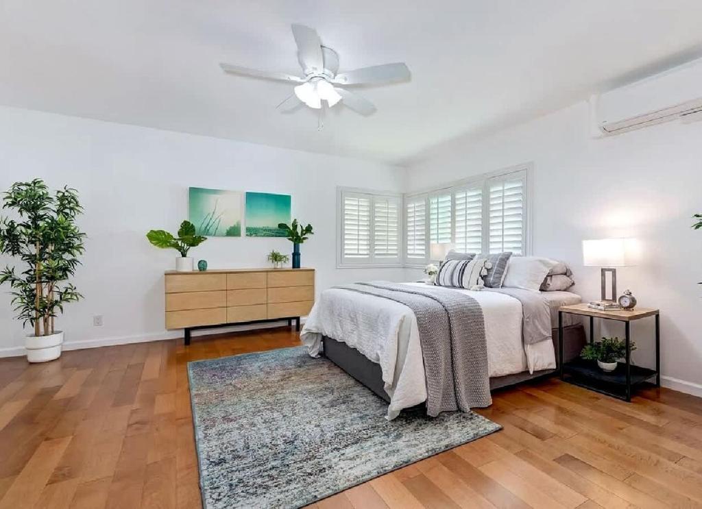 Charming Two-Bedroom Retreat with Spacious Layout, Los Angeles (tarifs ...