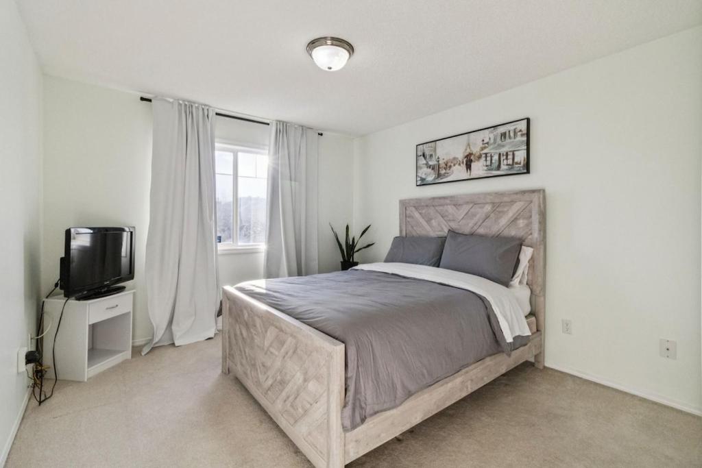 Renovated Cozy Family Home Spacious, Modern, Edmonton (preços ...