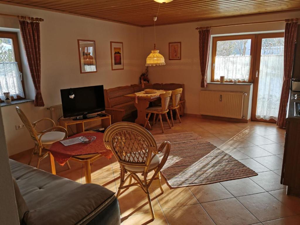 Apartment in Ludwigsreut mit Terrasse- Garten und Grill by Interhome ...
