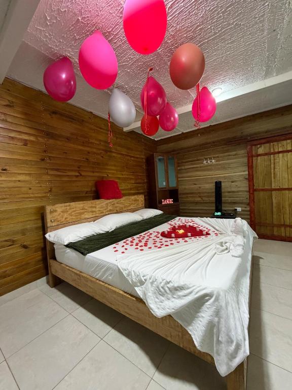Cabaña tipo glamping con jacuzzi y malla catamaran en finca la fortuna ...