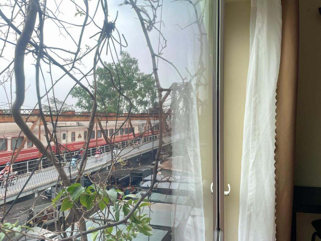 Migo Train View-500 meters to the Old Quarter, Hanoj (aktualizované ...