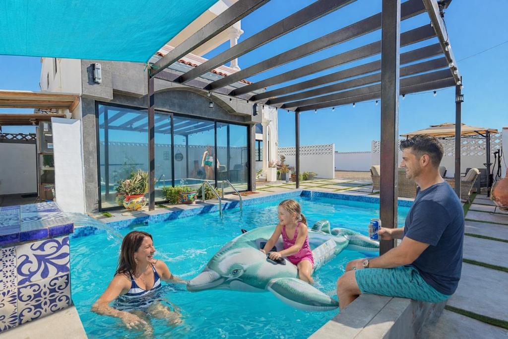 Beach 6bdr4b Pool EV Charge, RV PKN up to 20 ppl, Cedro (prețuri ...