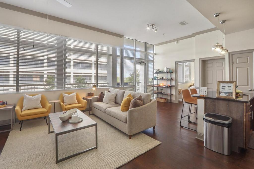 Luxury 1BR Resort Stay with WiFi, Pool, and Desk near Med Center and ...