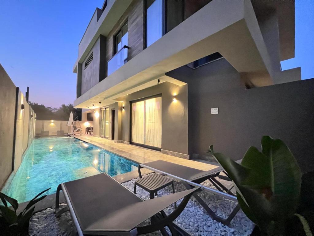 Lüks Versace villası, sauna, jakuzi, hamam, yüzme havuzu ve barbekü ...