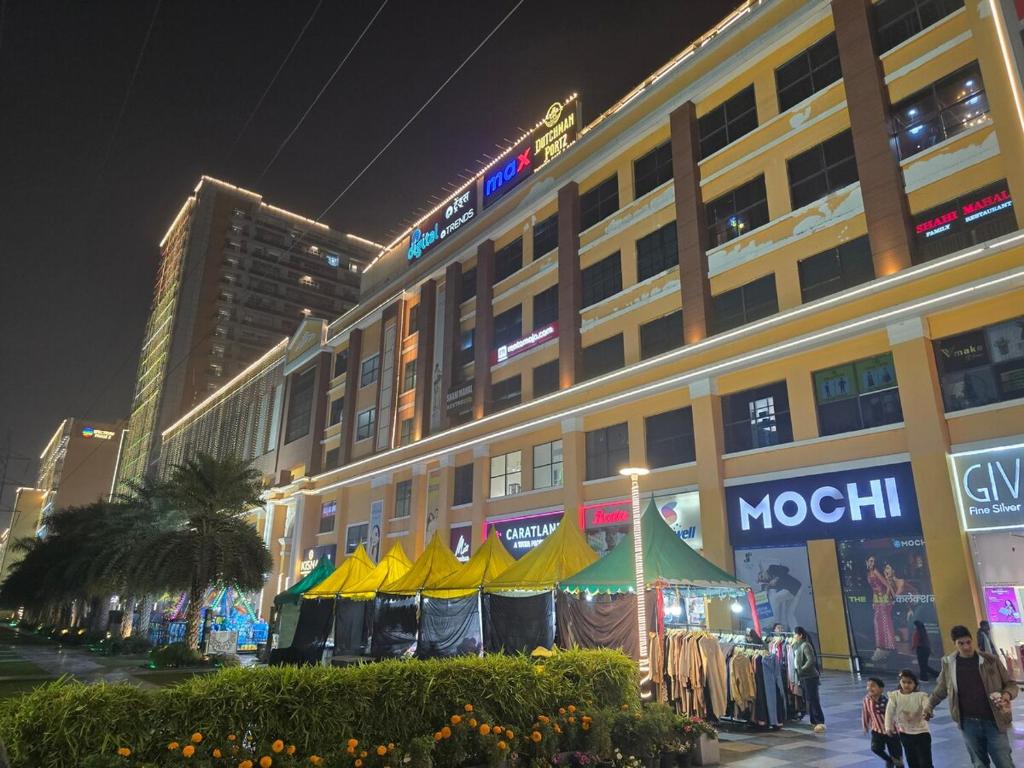 THE TINDER TREE at Spectrum Metro Mall, Noida (preços atualizados para ...