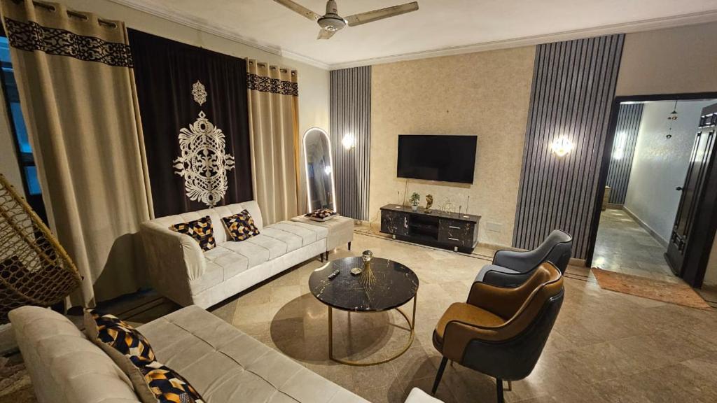Bright and Beautiful 1 BHK Family Apartment, Islamabad (tarifs ...