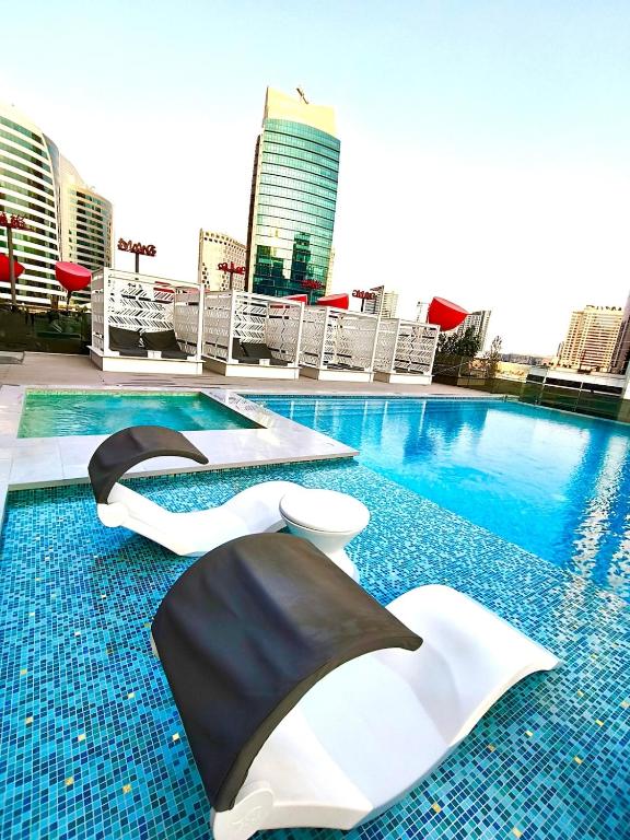 Panoramic View Dubai Mall 8 min walk Infinity pool, Dubai (updated ...