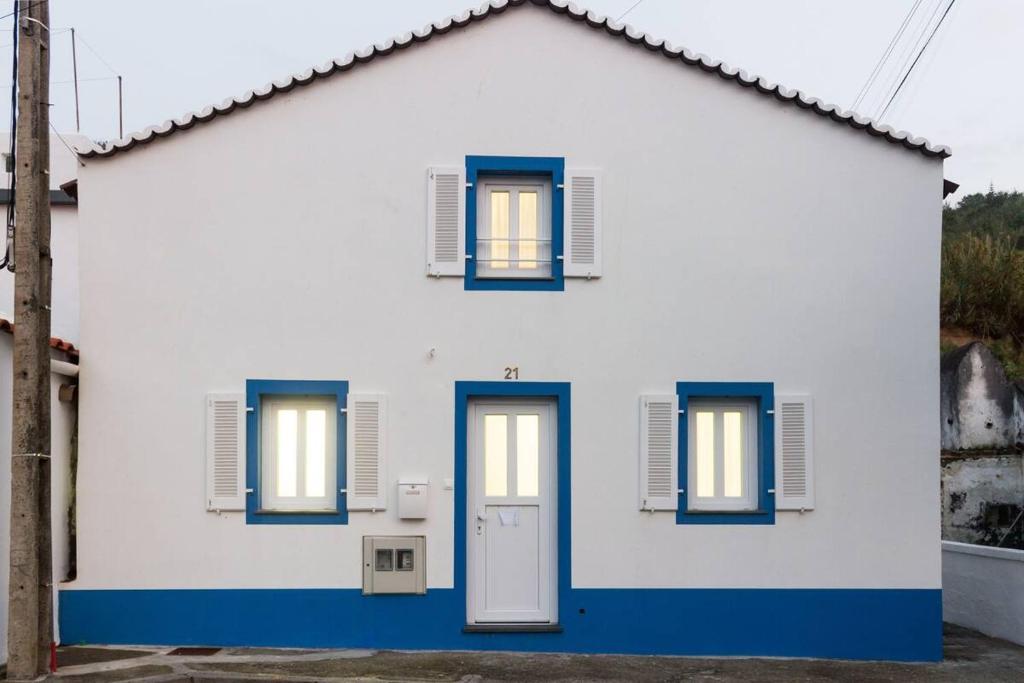 Casa Azul - Beach House, Mosteiros (updated prices 2026)