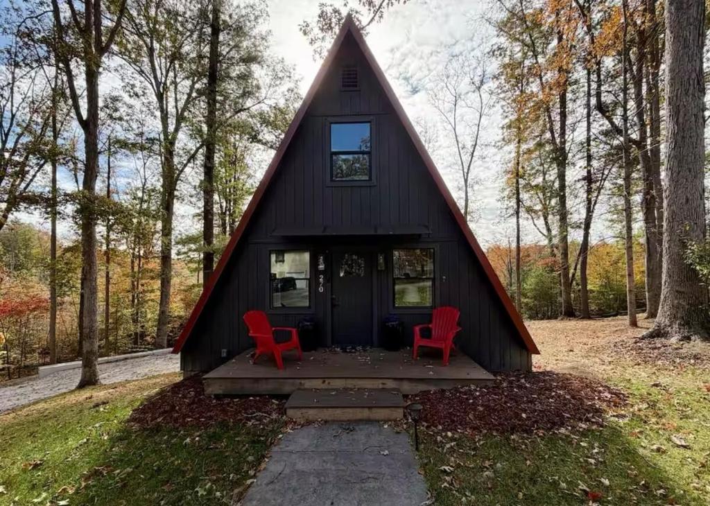 The Scarlet A-Frame, Oneida (updated prices 2026)
