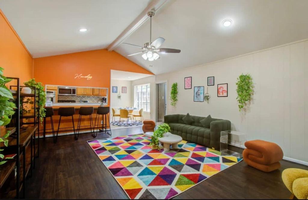 Eclectic Family Hub-Hot tub-Galleria-Uni, Houston (uppdaterade priser ...