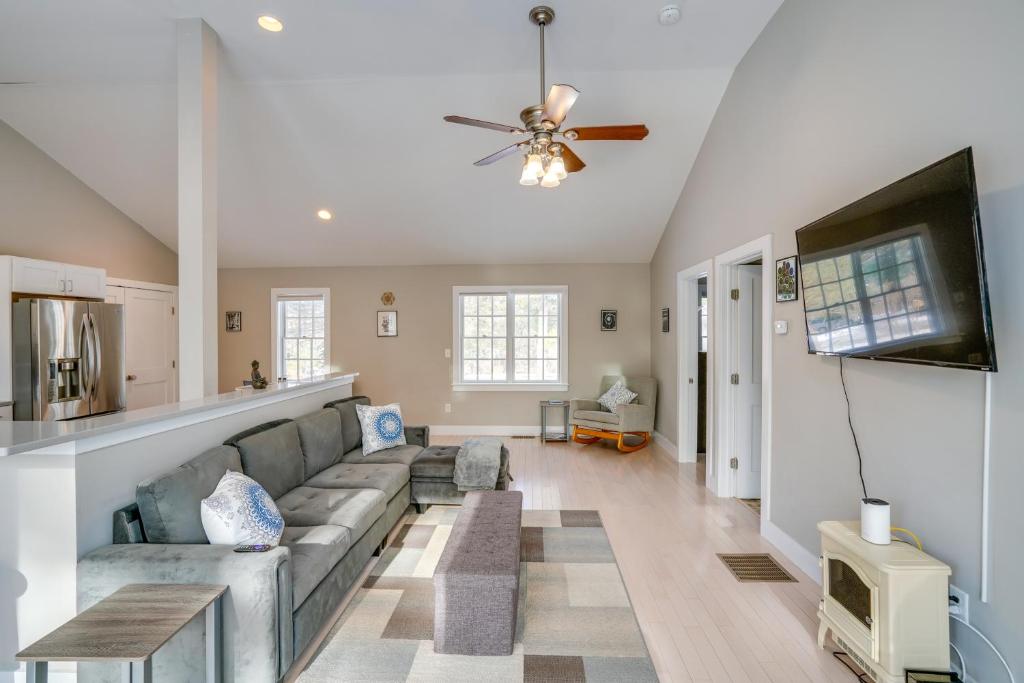 6 Mi to Tanglewood! High-End Lee Apartment, Lee (tarifs actualisés pour ...