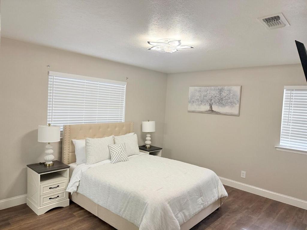 Remodeled home 10 min from DFW Airport, Euless (prezzi aggiornati per ...
