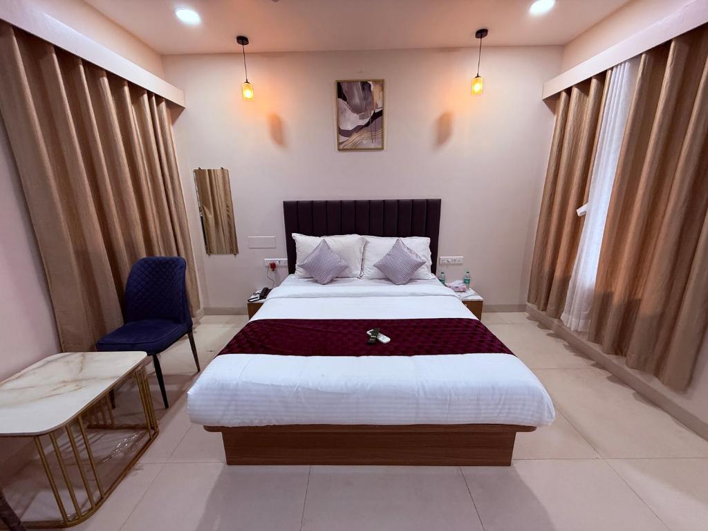 Hotel Silver Leaf - Vile Parle East - Near Mumbai Airport, Mumbai ...