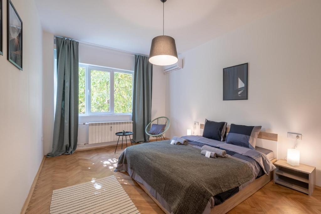 Beautiful Bright and Spacious Central Apt, Sofia (harga terbaru 2026)