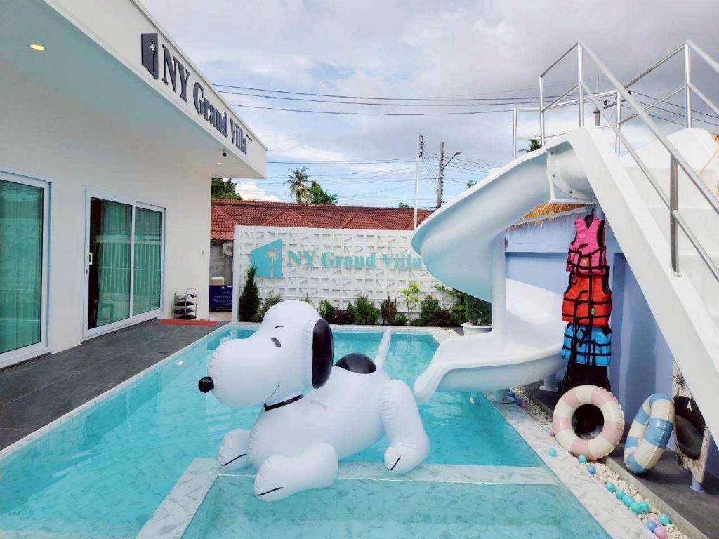 NY grand villa, Nong Prue (mga updated na presyo sa 2026)