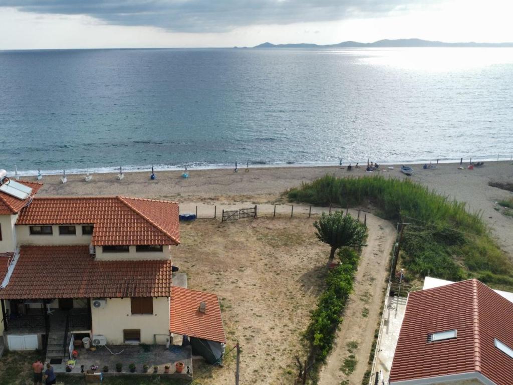 Spirou 2 level apartment on the beach, Ierissos (preços atualizados 2026)