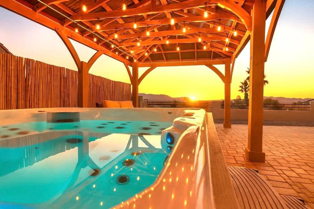 18x60 Boat Pad Game Room-Lake View Villa-Hot Tub, Lake Havasu City ...