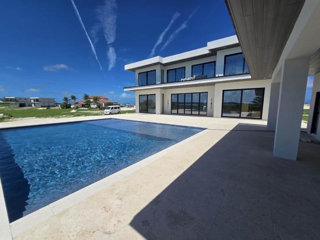 Sea Side Villa - Luxury Villa + Full Concierge!, Rokers Point ...