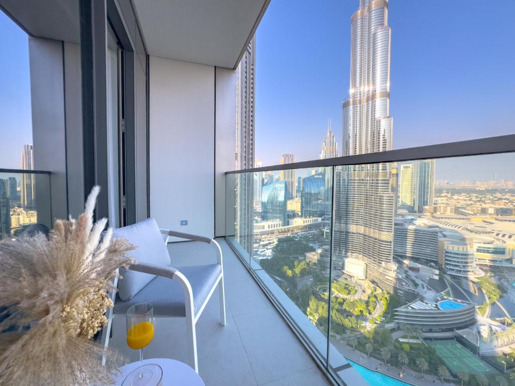GRANDE SIGNATURE RESIDENCES with Burj Khalifa balcony view and Private ...