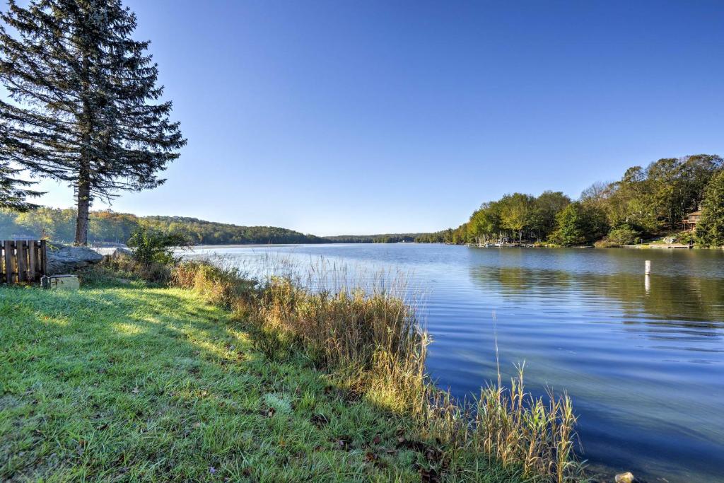 Poconos Retreat in The Hideout Lake Community!, Lake Ariel (updated ...