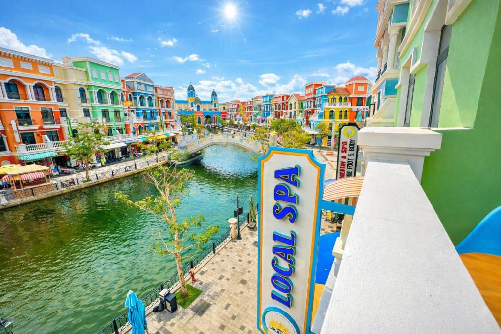 Local Spa Mini Hotel Grand World River View, Phu Quoc (prețuri ...