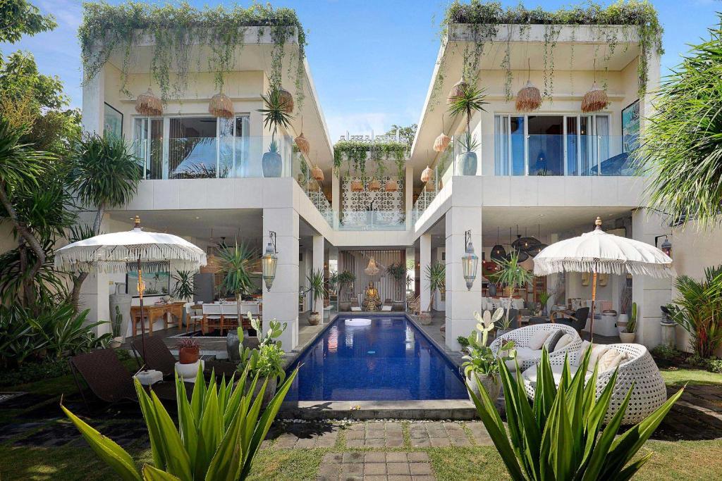 5 min walk to Seminyak Beach - Architect Designed Luxury Villa ...