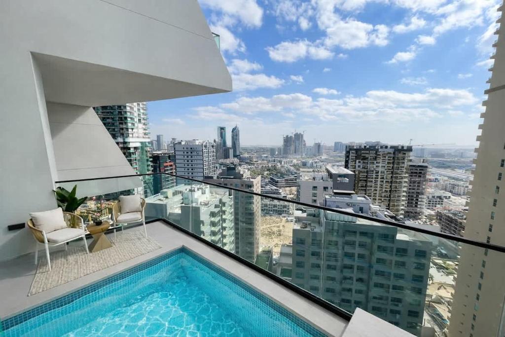 Platinum 1BR W Private Pool Binghatti Royale, Dubái (precios ...