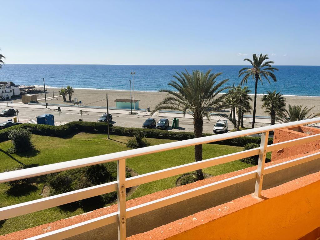Del Mar - Ático dúplex en primera línea de playa, Salobreña (precios ...