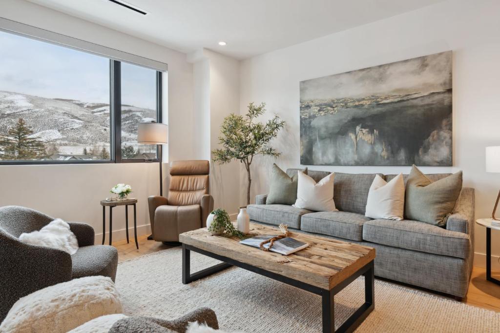 Frontgate 320 by East West Hospitality, Avon (updated prices 2026)