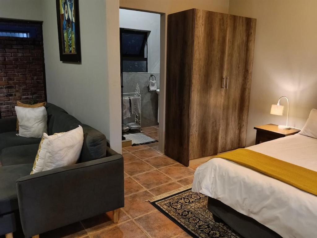 Cozy Corner Cottage near wilgers hospital & Menlyn, Pretória ...