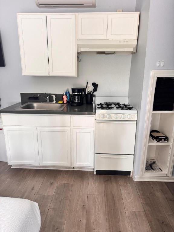 Cozy Studio, Studio City Unit 3, Los Angeles (harga terbaru 2026)