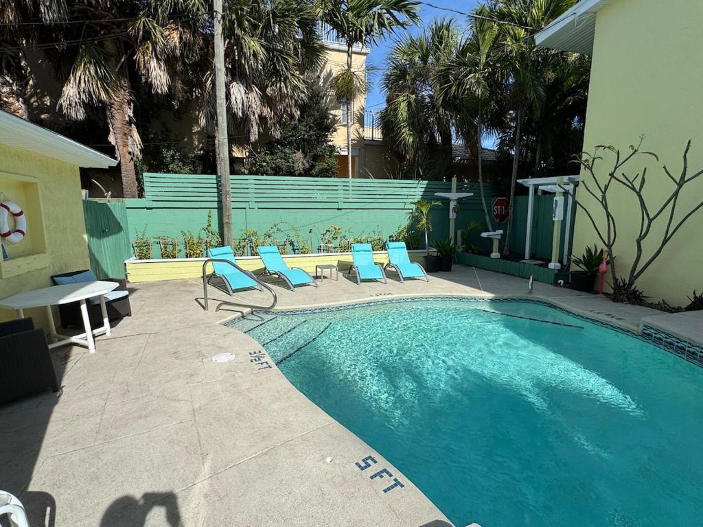2BR 2 BATH Cottage Steps to Beach & Downtown w pool, Cocoa Beach ...