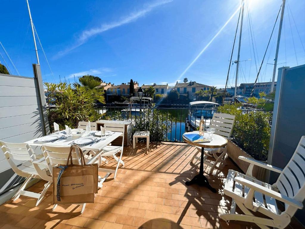 Duplex Climatisé avec Terrasses et Parking à Port Grimaud - FR-1-868-28 ...